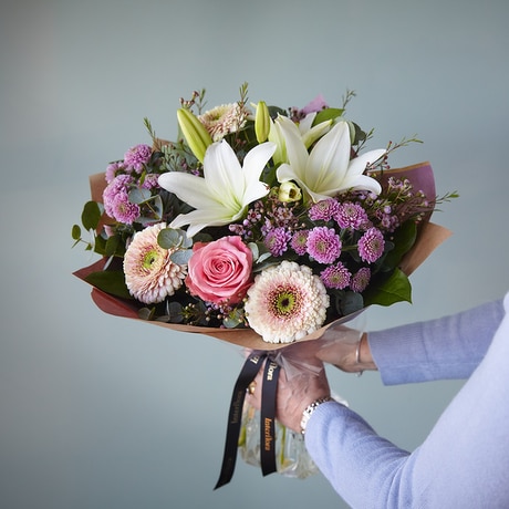 Hand bouquet flowers store